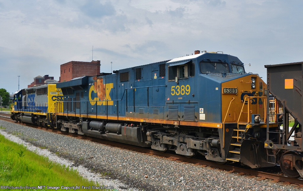 CSX 5389 got a bit toasty.